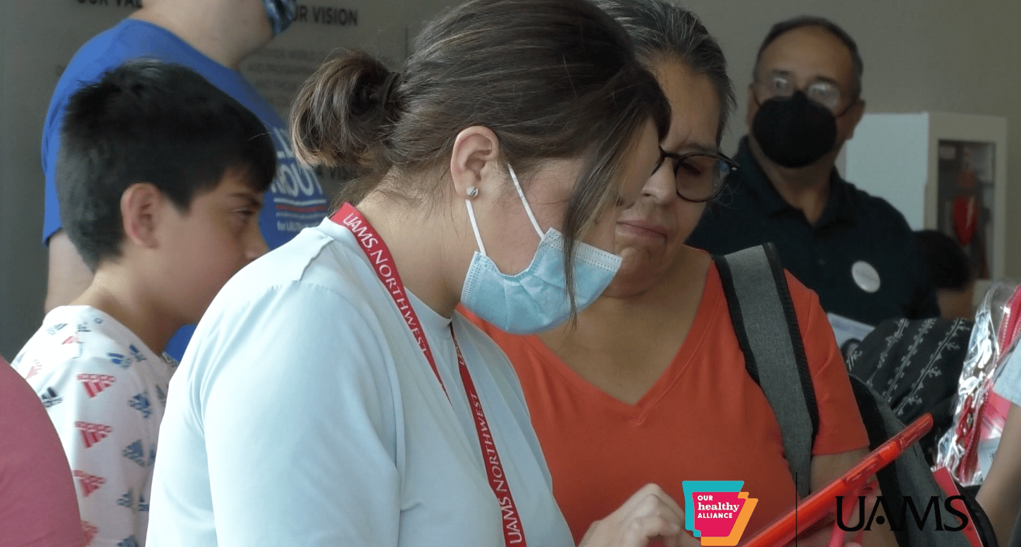 Trabajadores de la Calud Comunitaria de UAMS crean lazos en la ...