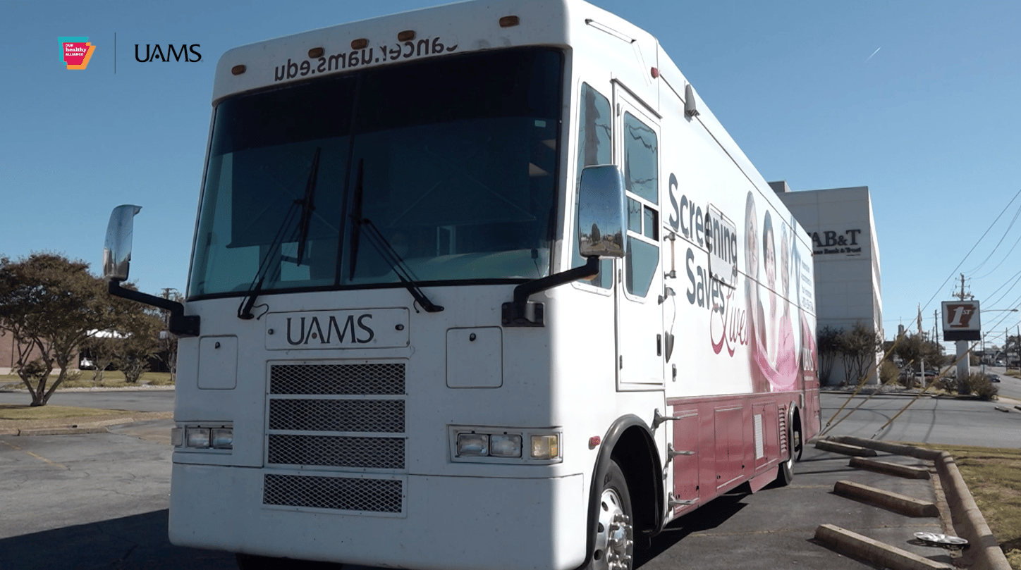 Creando conciencia sobre el cáncer de mama con el MammoVan de UAMS ...