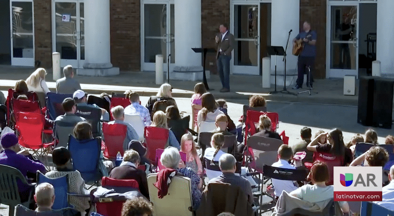 La Iglesia de Jacksonville realiza el Servicio Dominical al Aire Libre ...