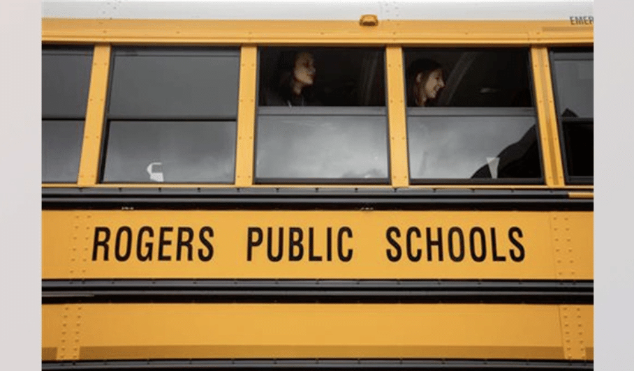 Un bus de las escuelas de Rogers estuvo en un accidente - Univision ...